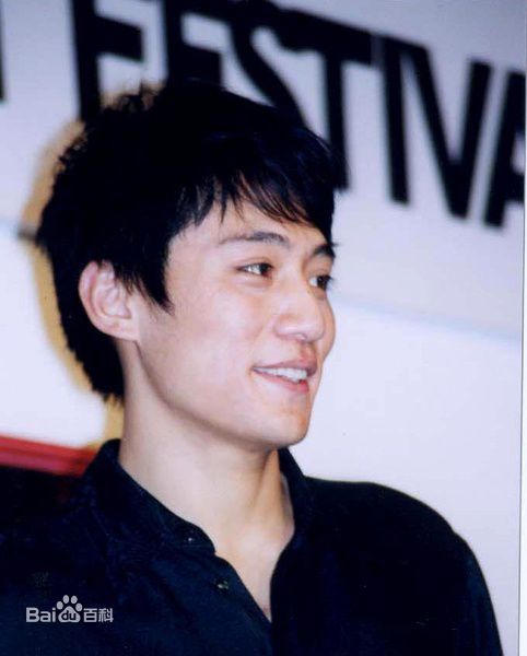 刘烨(Liu Ye)最新杂志图集-万佳直播吧