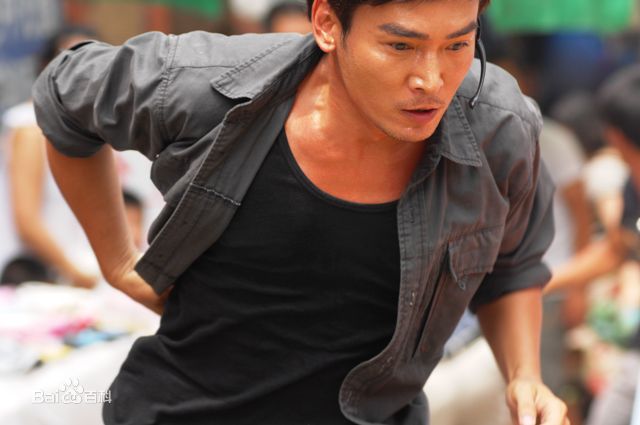 焦恩俊(Vincent Chiao)在《硬汉2》中的-最优质焦恩俊(Vincent Chiao)在《硬汉2》中的-万佳直播吧