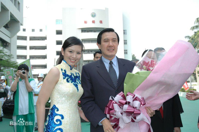 刘品言(Esther Lau)精彩图册-万佳直播吧