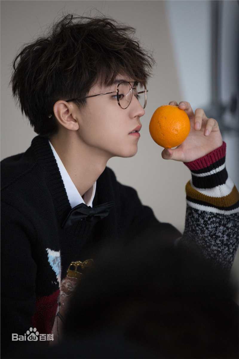 高清王俊凯(Karry)在《时尚先生Esquire》2018年十月刊中的图册-万佳直播吧