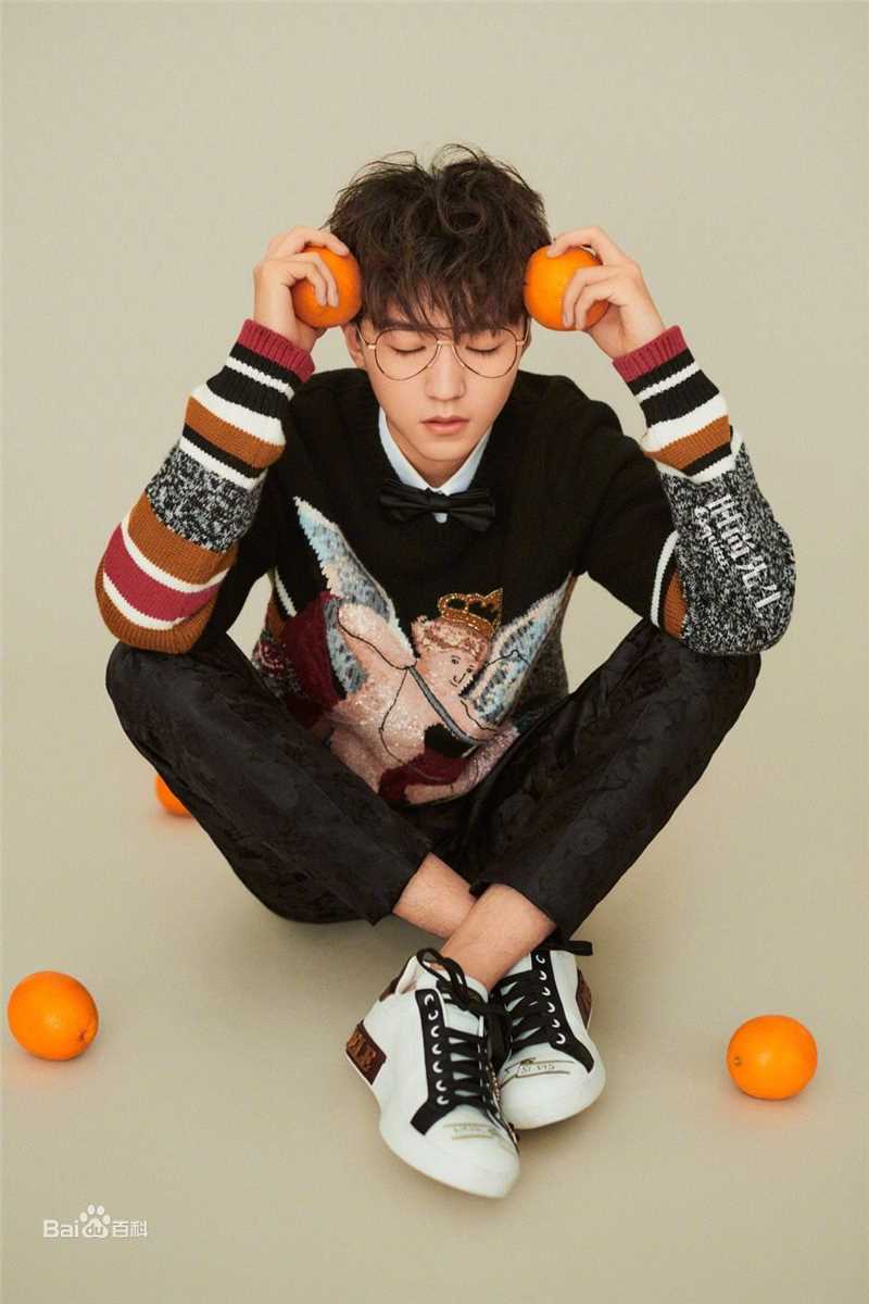 高清王俊凯(Karry)在《时尚先生Esquire》2018年十月刊中的图册-万佳直播吧