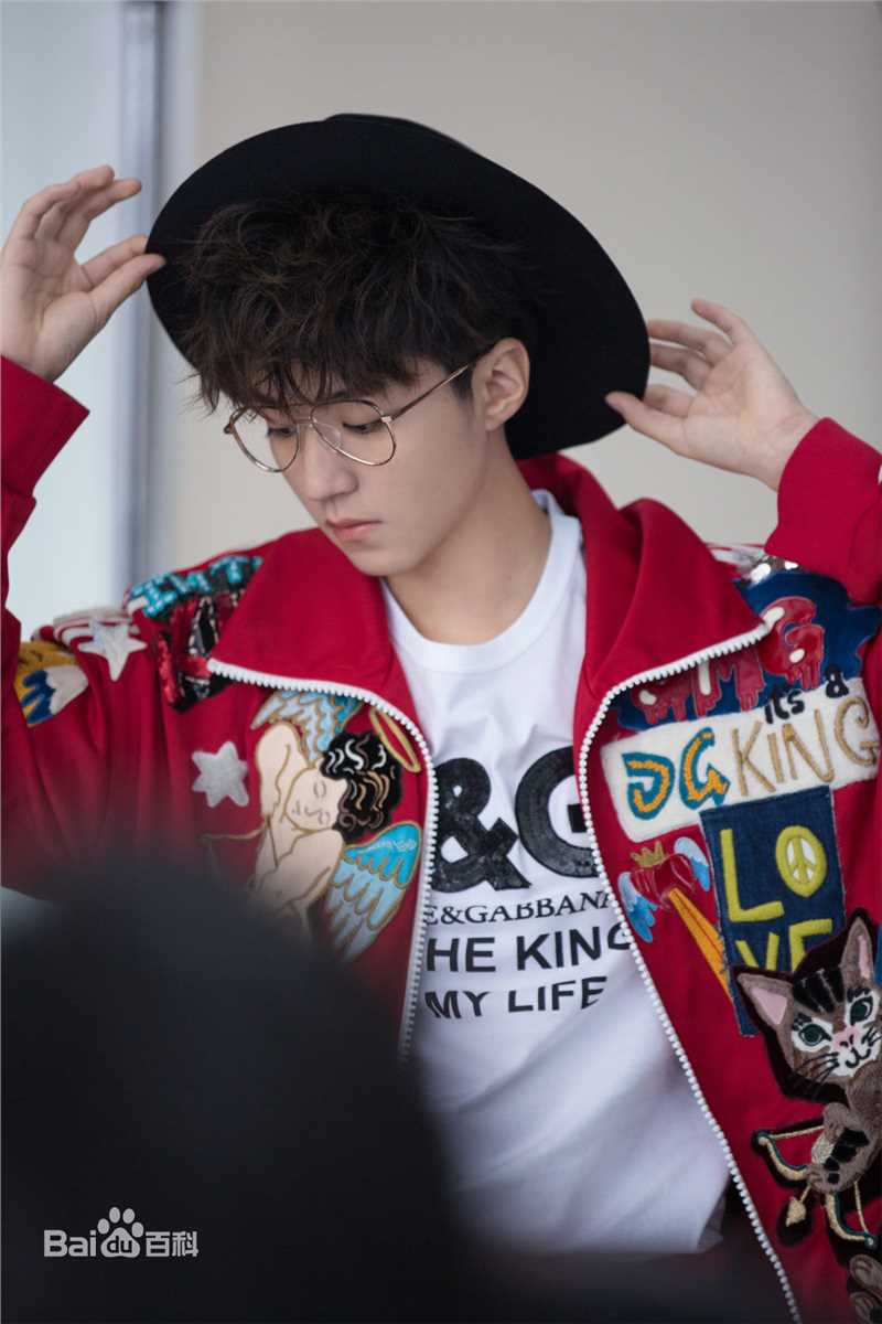 高清王俊凯(Karry)在《时尚先生Esquire》2018年十月刊中的图册-万佳直播吧