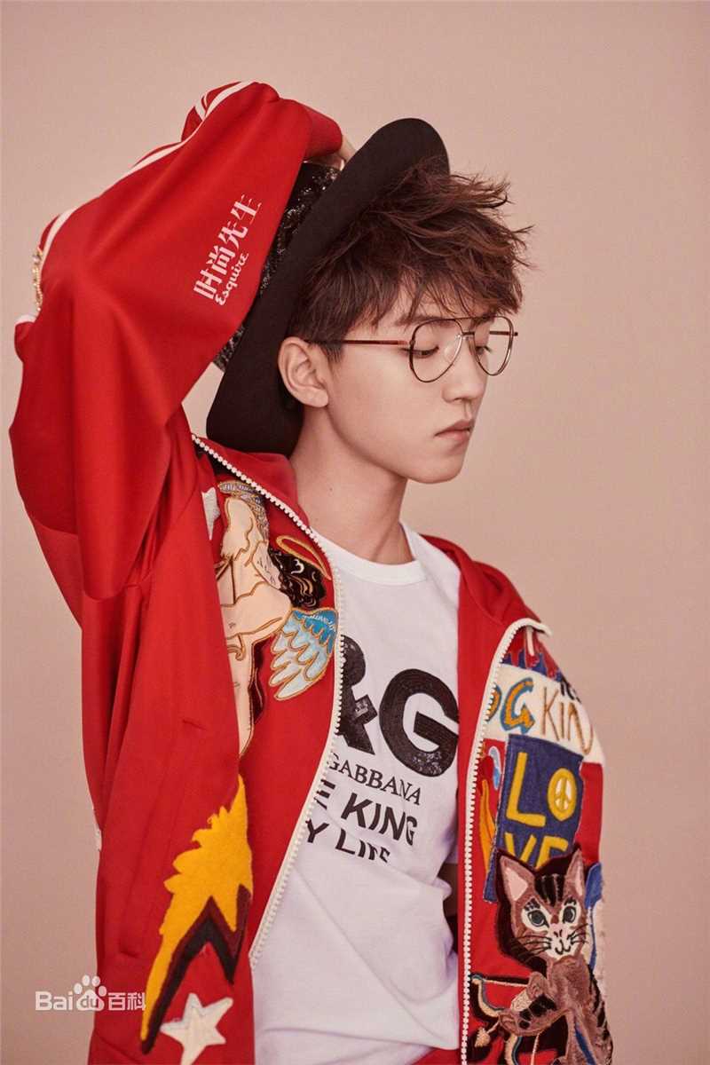 高清王俊凯(Karry)在《时尚先生Esquire》2018年十月刊中的图册-万佳直播吧