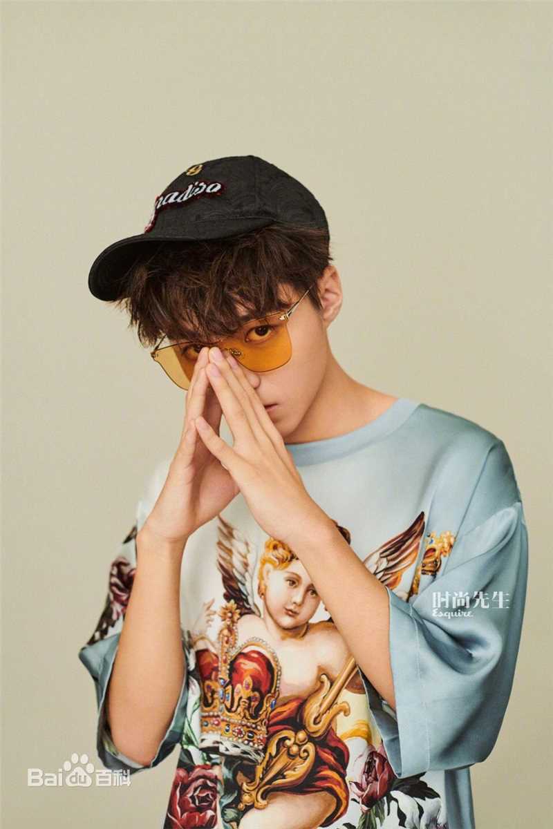 高清王俊凯(Karry)在《时尚先生Esquire》2018年十月刊中的图册-万佳直播吧