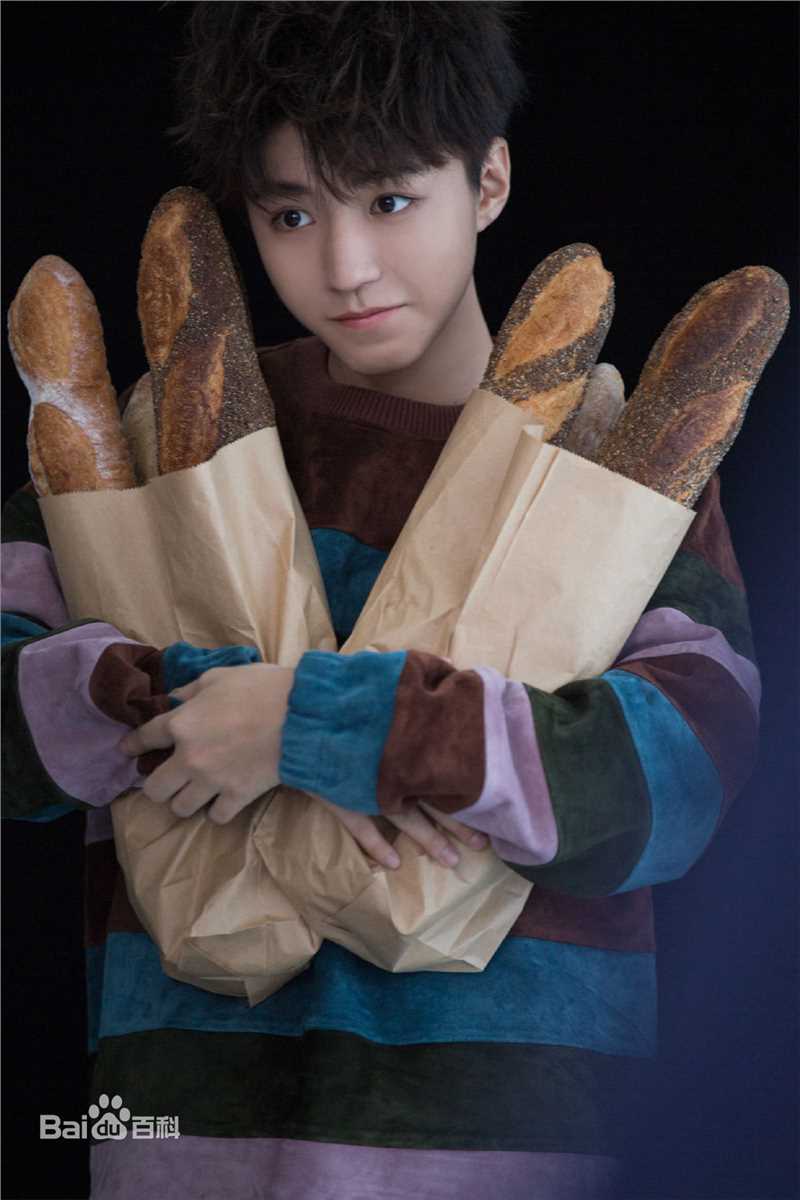 高清王俊凯(Karry)在《时尚先生Esquire》2018年十月刊中的图册-万佳直播吧