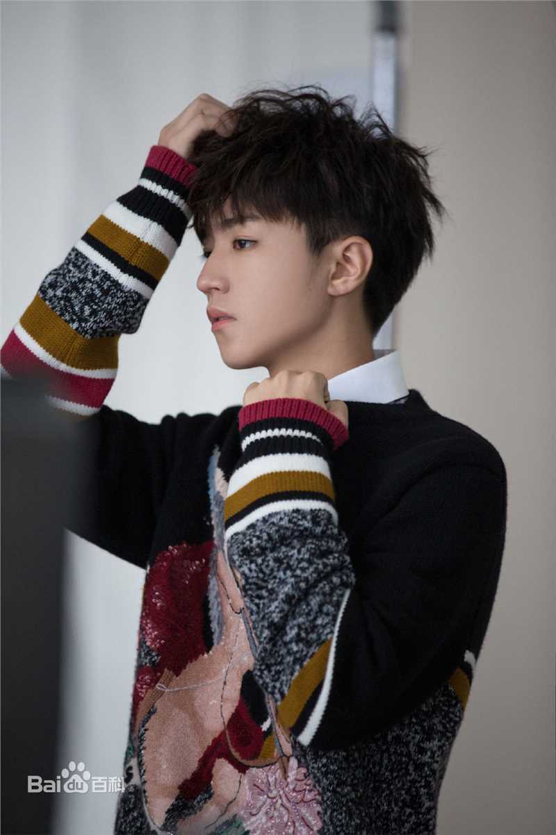 高清王俊凯(Karry)在《时尚先生Esquire》2018年十月刊中的图册-万佳直播吧