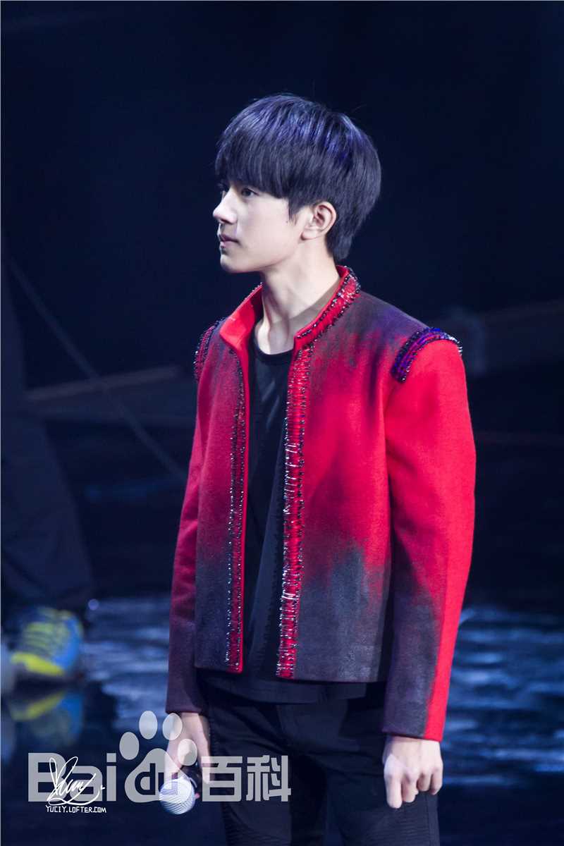 易烊千玺(Jackson)TFBOYS两周年粉丝见面会性感图片图集-万佳直播吧