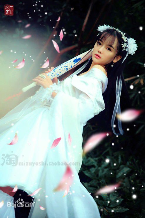 罗小伊(Royi)南笙古装前后照片-万佳直播吧