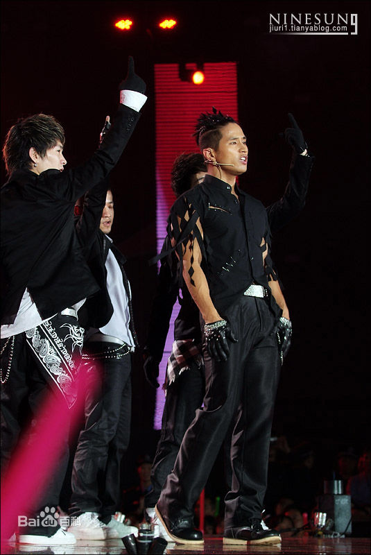 刘承俊(Yoo Seung Jun/Steve)JUN哥海口演出现场壁纸壁纸-万佳直播吧