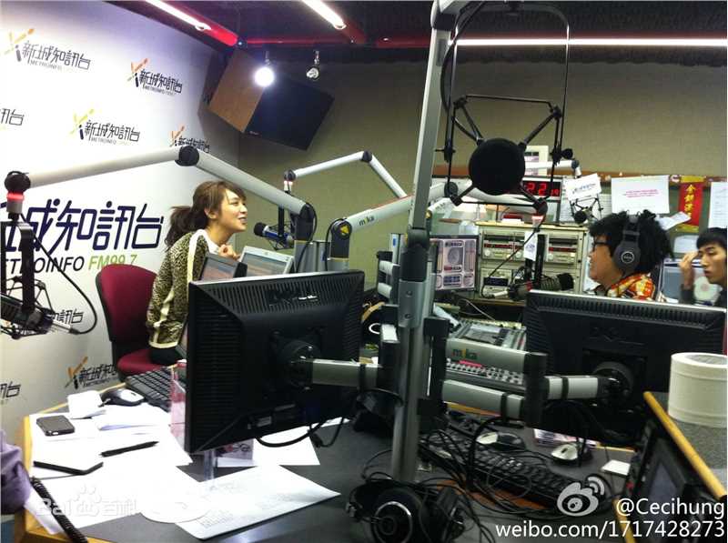 官恩娜(Ella Koon)2011新专辑性感图片图集-万佳直播吧