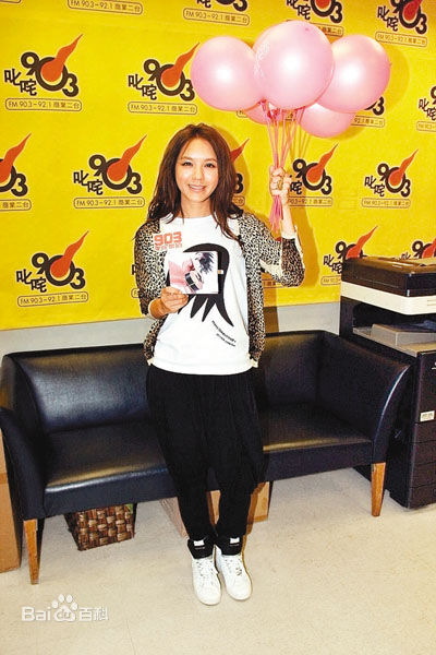 官恩娜(Ella Koon)2011新专辑性感图片图集-万佳直播吧