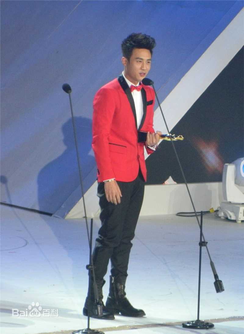 杜淳(Du Chun)社会活动前后照片-万佳直播吧