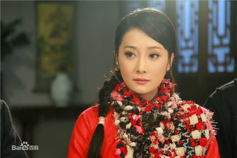 蒋林静(Jiang Linjing)年代造型前后照片-万佳直播吧