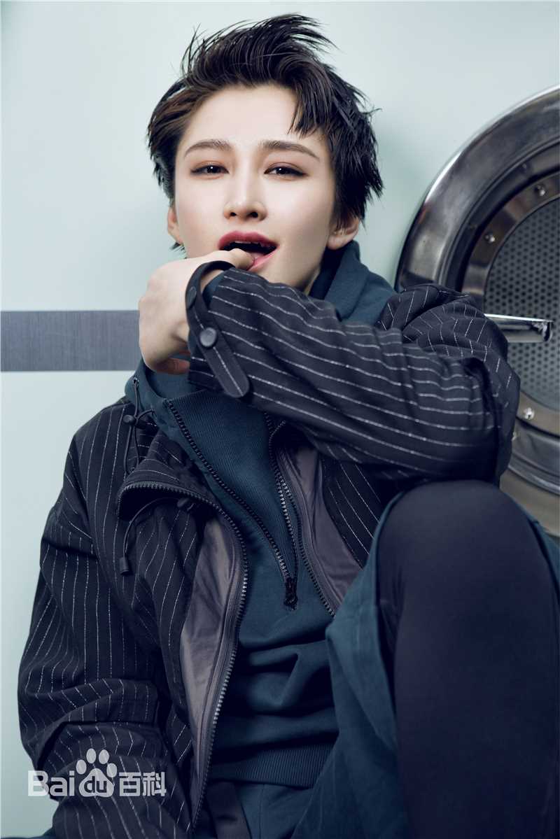 蒋璐霞(Jiang Luxia)高清街拍图集-万佳直播吧