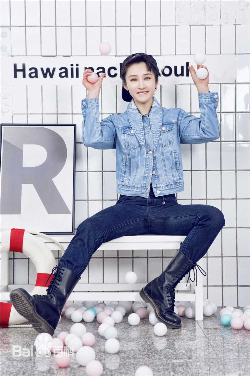 蒋璐霞(Jiang Luxia)高清街拍图集-万佳直播吧