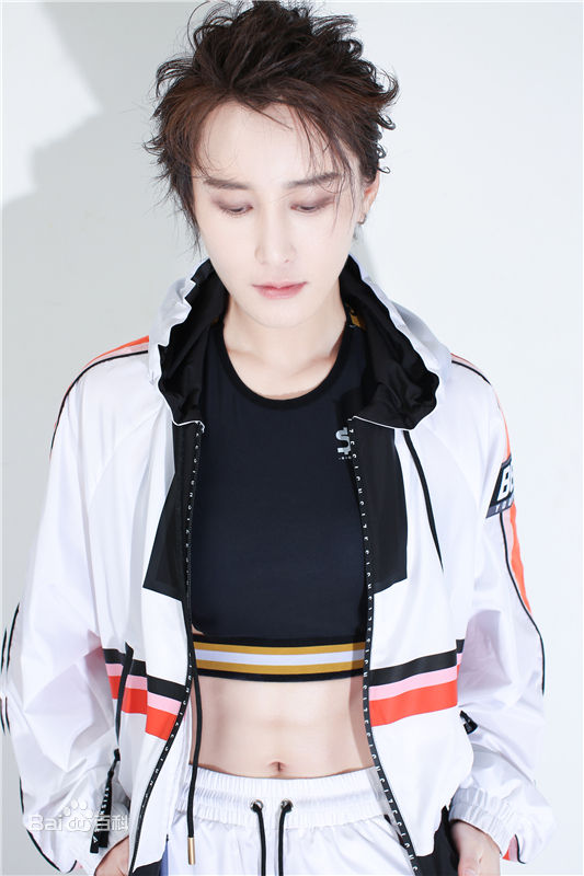 蒋璐霞(Jiang Luxia)高清街拍图集-万佳直播吧