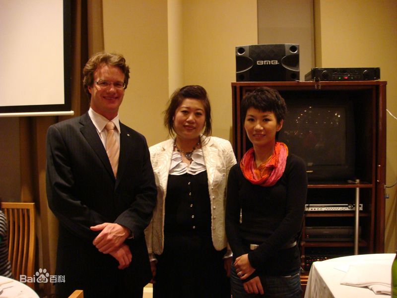 马克·亨利·罗斯韦尔(Mark Henry Rowswell)大山参加各类活动照片前后照片-万佳直播吧