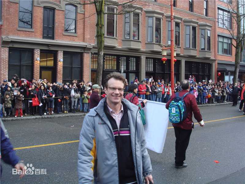 马克·亨利·罗斯韦尔(Mark Henry Rowswell)大山参加各类活动照片前后照片-万佳直播吧