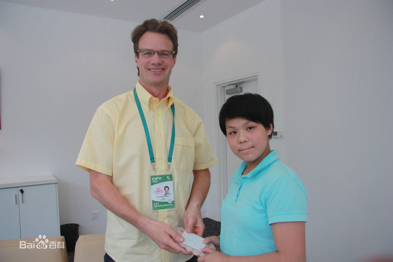 马克·亨利·罗斯韦尔(Mark Henry Rowswell)大山参加各类活动照片前后照片-万佳直播吧