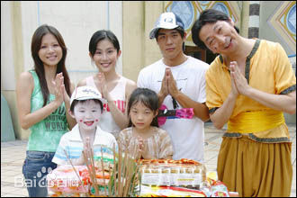 窦智孔(Bobby Dou)在电影《顽皮鬼》饰阿智老师中的-万佳直播吧