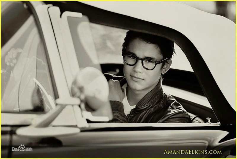 波波·斯图尔特(Booboo Stewart 、 Nils Allen Stewart Jr（本名）)波波图册前后照片-万佳直播吧