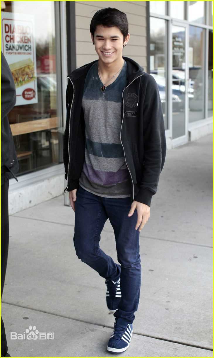 精选波波·斯图尔特(Booboo Stewart 、 Nils Allen Stewart Jr（本名）)精彩图册-万佳直播吧