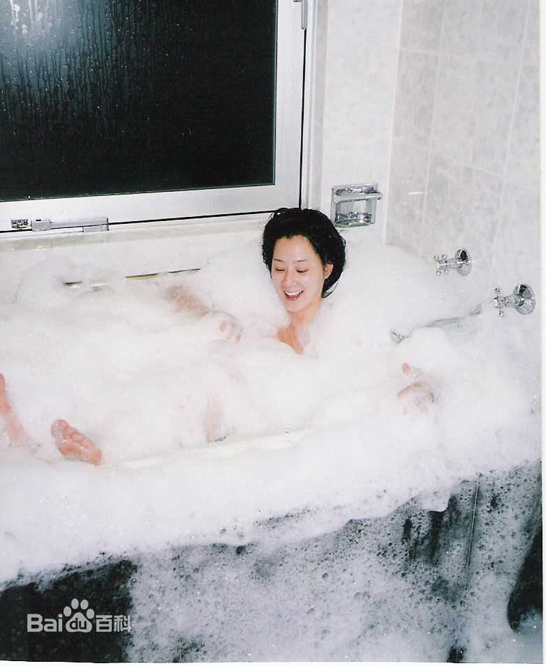 侯炳莹(April Hou)最新壁纸-万佳直播吧