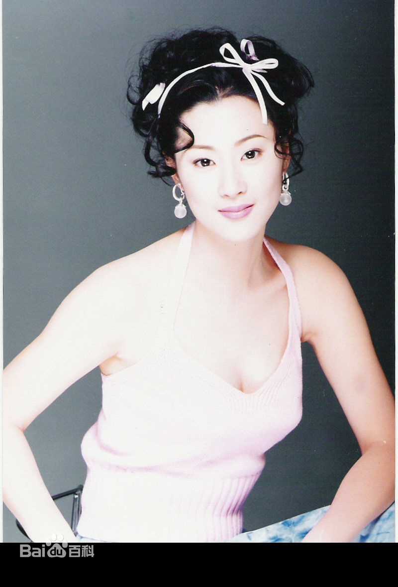 侯炳莹(April Hou)最新壁纸-万佳直播吧