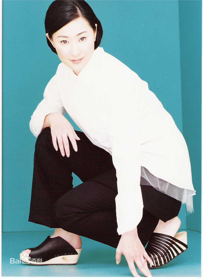 侯炳莹(April Hou)最新壁纸-万佳直播吧