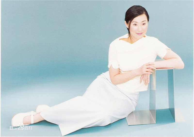 侯炳莹(April Hou)最新壁纸-万佳直播吧