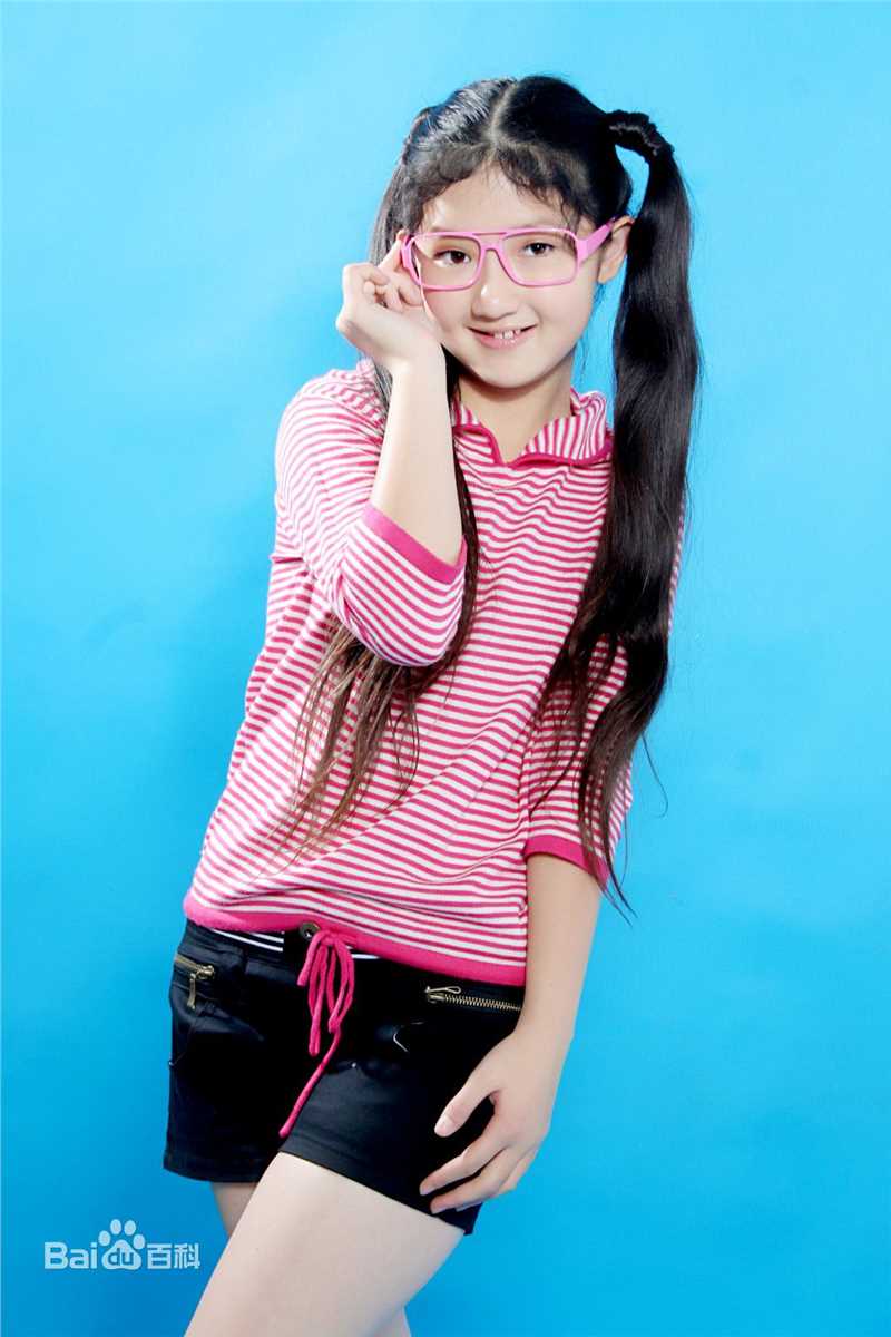 方圆(Fiona Fang)童年艺术照前后照片-万佳直播吧