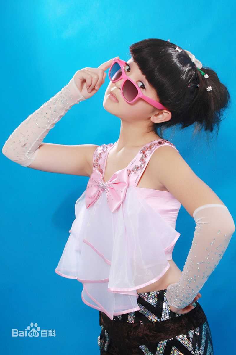 方圆(Fiona Fang)童年艺术照前后照片-万佳直播吧