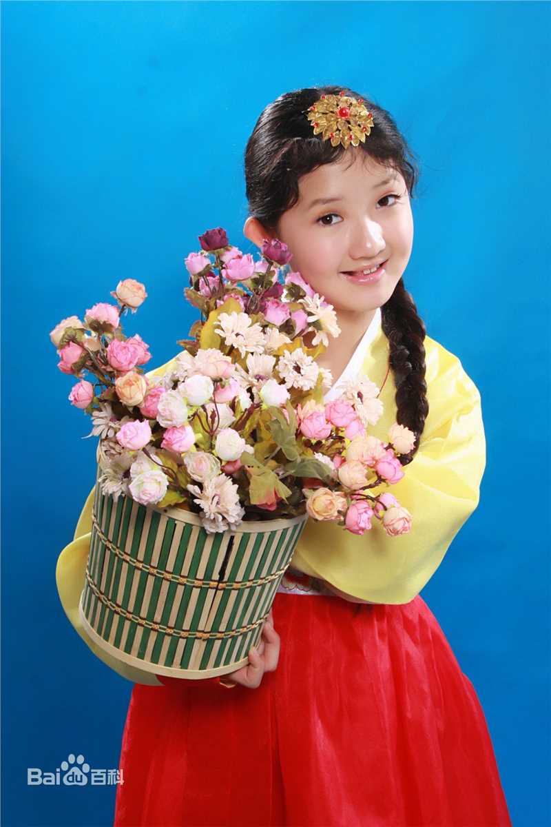 方圆(Fiona Fang)童年艺术照前后照片-万佳直播吧