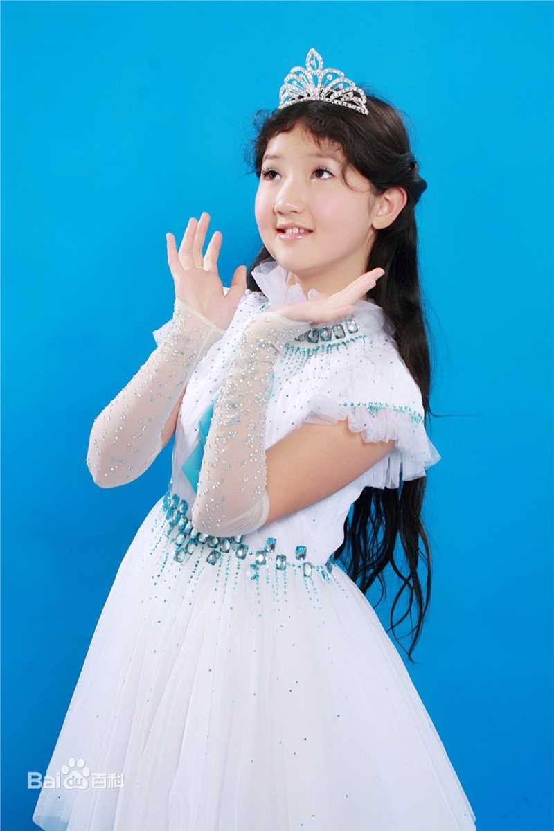 方圆(Fiona Fang)童年艺术照前后照片-万佳直播吧