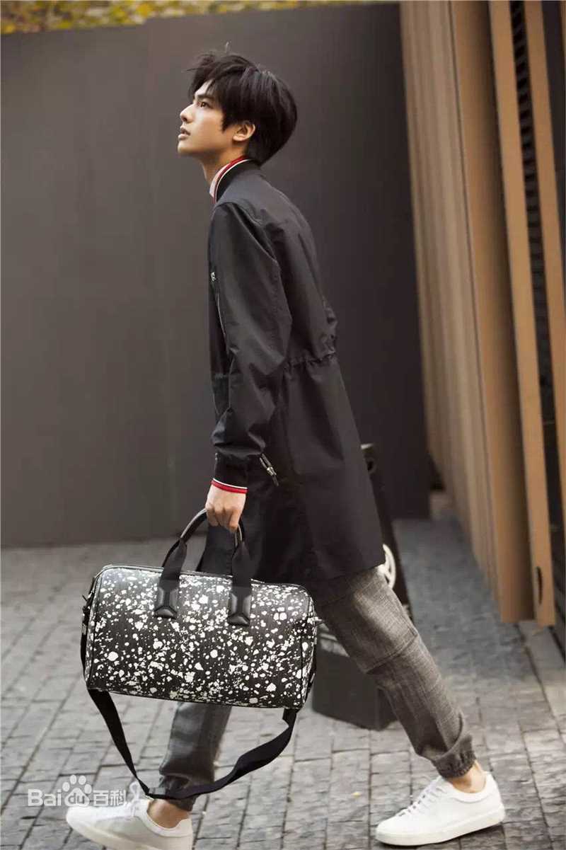 精选宋威龙(Song Weilong)在《我们的街拍时刻》中的图册-万佳直播吧