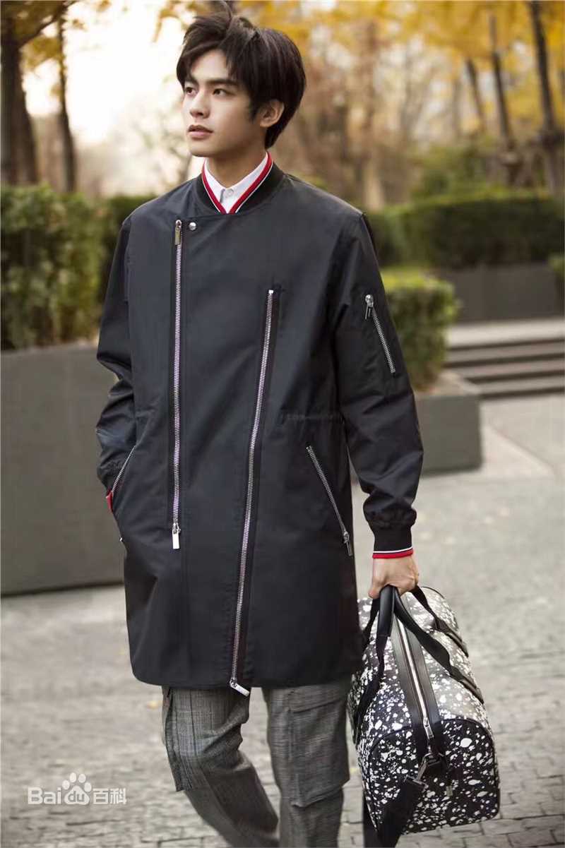 精选宋威龙(Song Weilong)在《我们的街拍时刻》中的图册-万佳直播吧