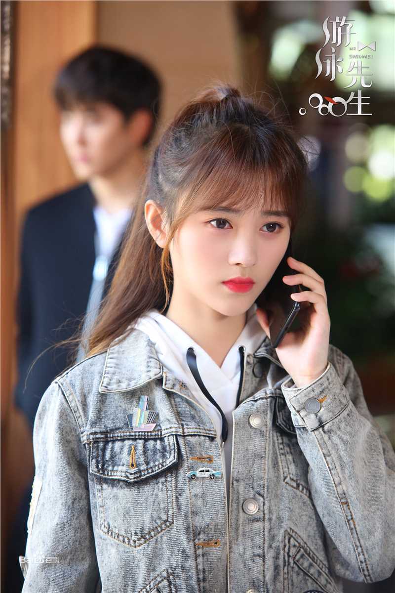 精选鞠婧祎(kiku)在《游泳先生》宋茶茶中的图册-万佳直播吧