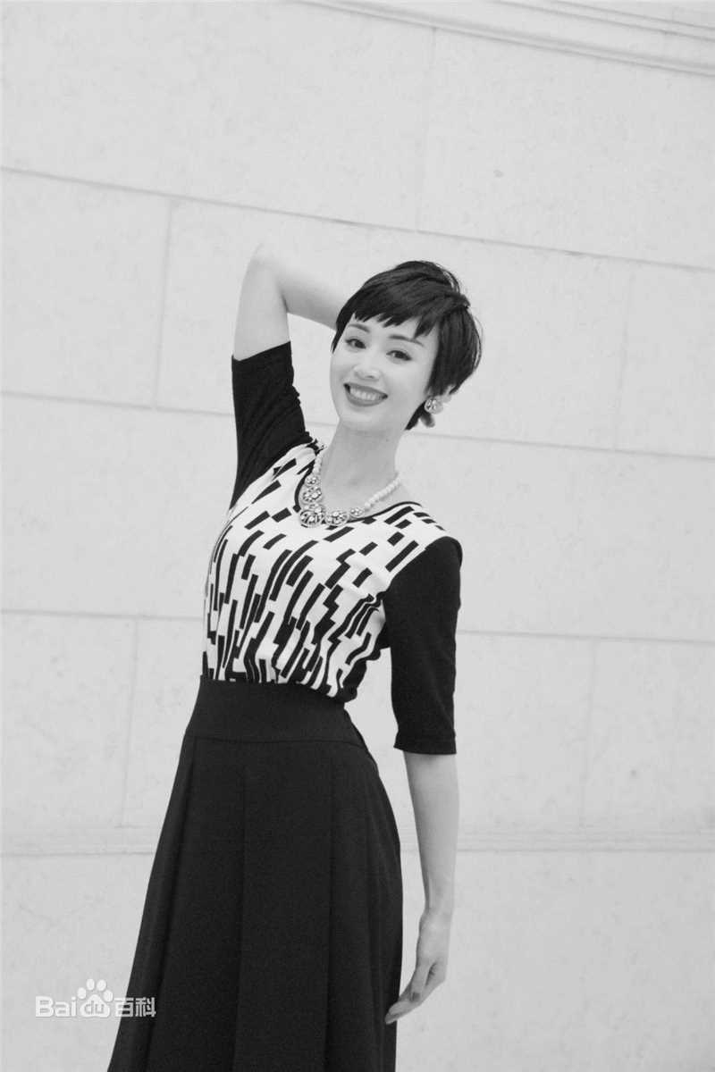 石筱群出席吉芬(JEFEN)2015春夏时装发布会性感图片图集-万佳直播吧