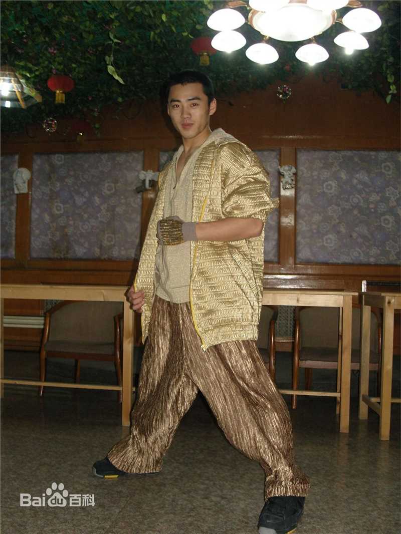 曹帅生活照性感图片壁纸-万佳直播吧