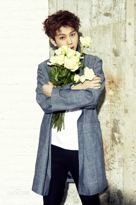 龙俊亨(，Yong Jun Hyung)画报作品性感图片壁纸-万佳直播吧