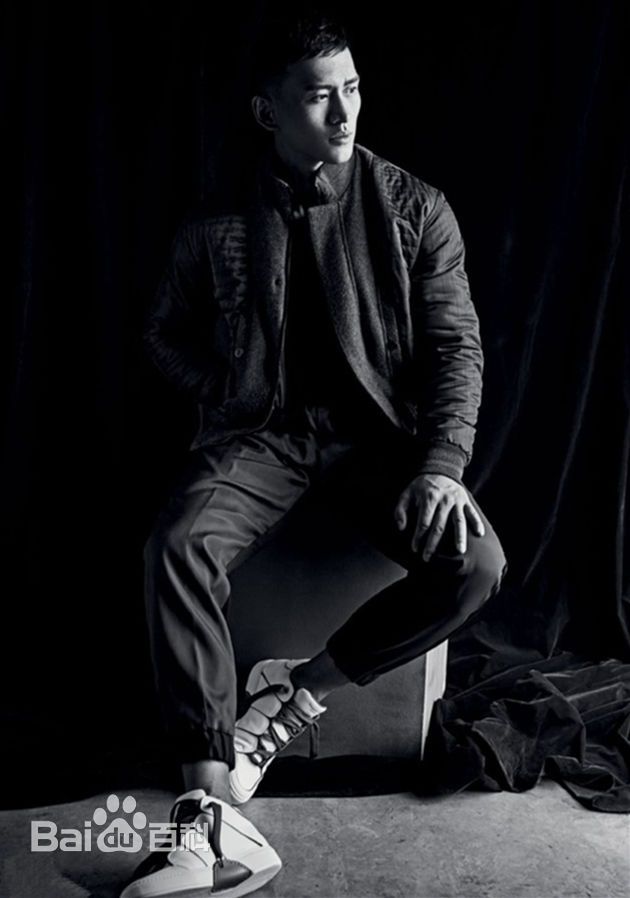 顾佑明(Youming Gu)最新《MEN’ FOLIO》杂志封面壁纸-万佳直播吧