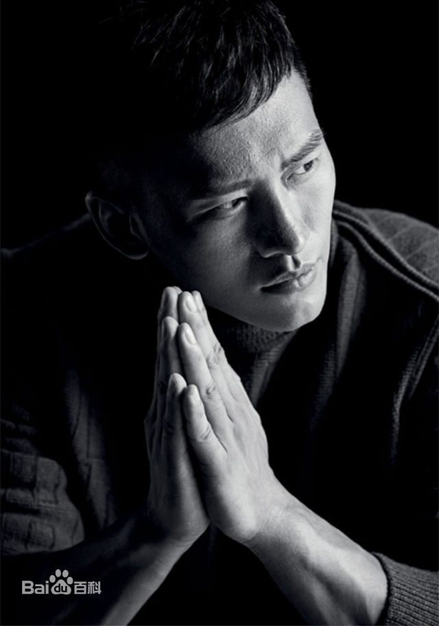 顾佑明(Youming Gu)最新《MEN’ FOLIO》杂志封面壁纸-万佳直播吧