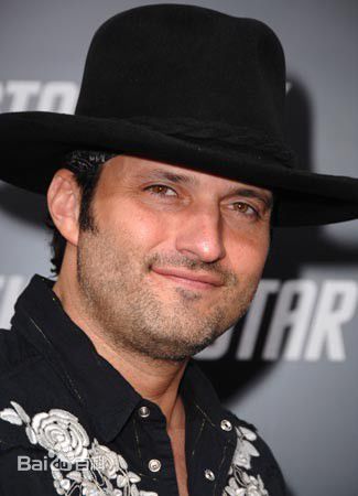 罗伯特·罗德里格兹(Robert Rodriguez)前后照片-万佳直播吧