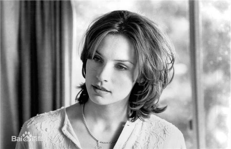 法米克·詹森(Famke Janssen)影视照性感图片图集-万佳直播吧