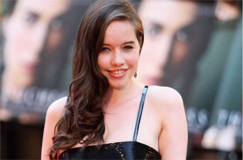 精选安娜·帕波维尔(Anna Popplewell)-万佳直播吧