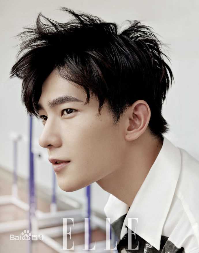 最新吴念真(Wen-ching Wu)在《ELLE世界时装之苑》中的壁纸-万佳直播吧