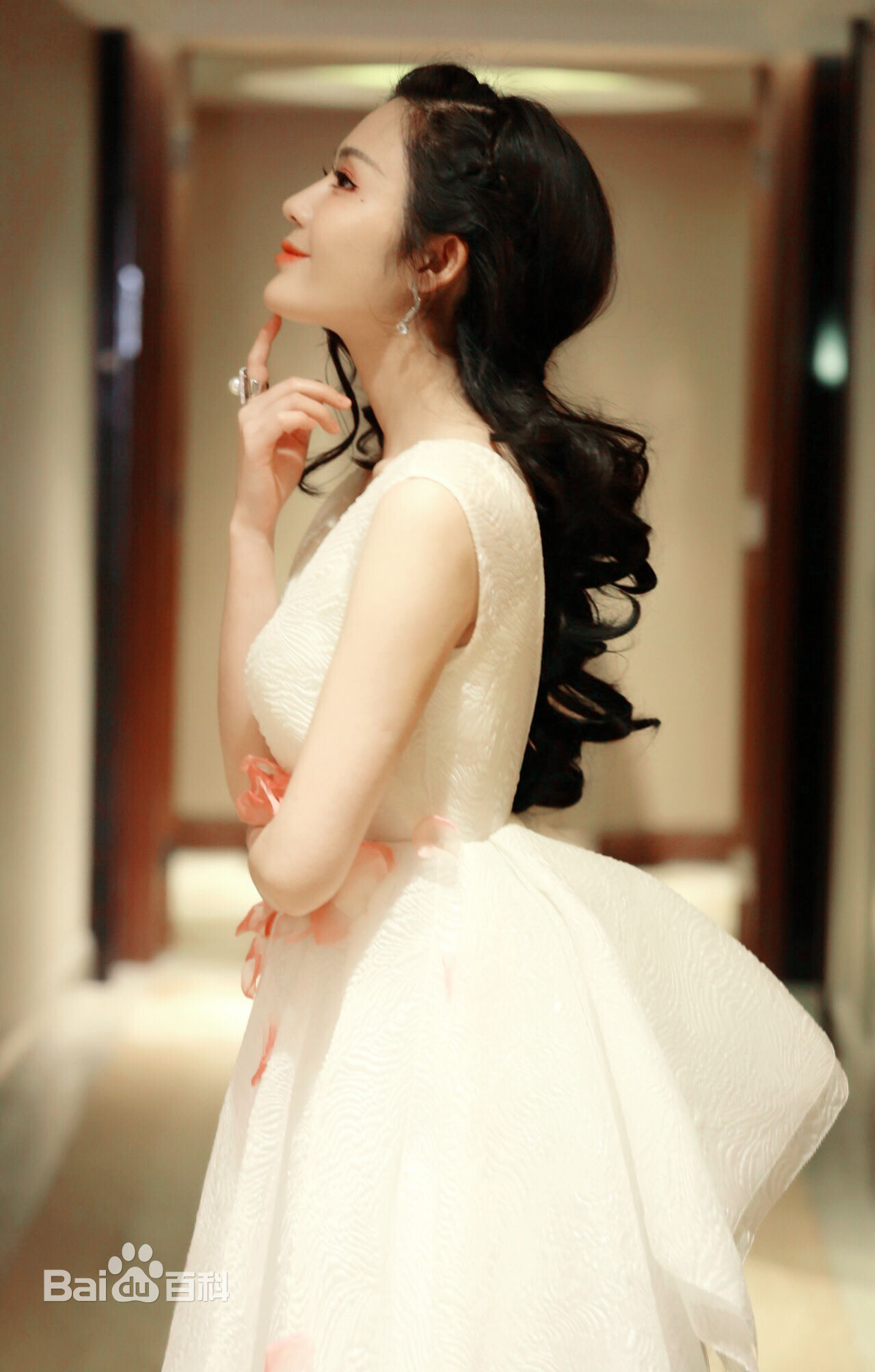 汤晶媚(Tang Jing Mei)上海电视节壁纸壁纸-万佳直播吧