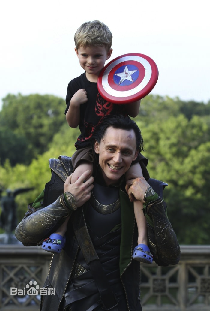 最全汤姆·希德勒斯顿(Tom Hiddleston)精彩图册-万佳直播吧