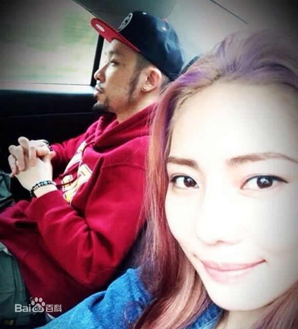 姚中仁(MC Hotdog)女友与儿子素颜照-姚中仁(MC Hotdog)女友与儿子素颜照相册-万佳直播吧