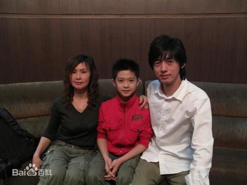 最新原岛大地(Daichi Harashima、はらしま だいち)在《熊猫回家路》活动宣传照中的壁纸-万佳直播吧